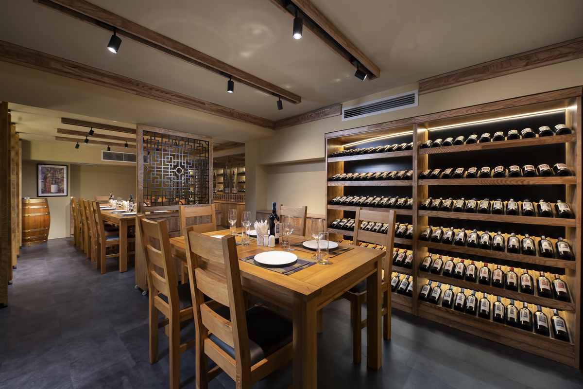 Tại sao rượu vang phải để nghiêng? Cách để rượu vang sao cho đúng - TK Wine Cellars